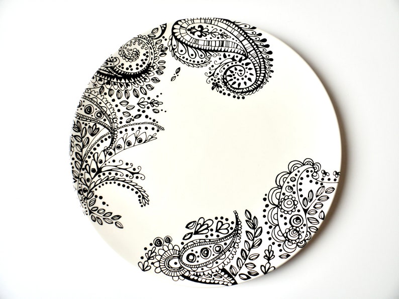 Paisley Dinner Plate - Beautiful Dinner Plates With an Elegant Black ...