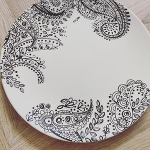 Paisley Dinner Plate - Beautiful Dinner Plates With an Elegant Black ...