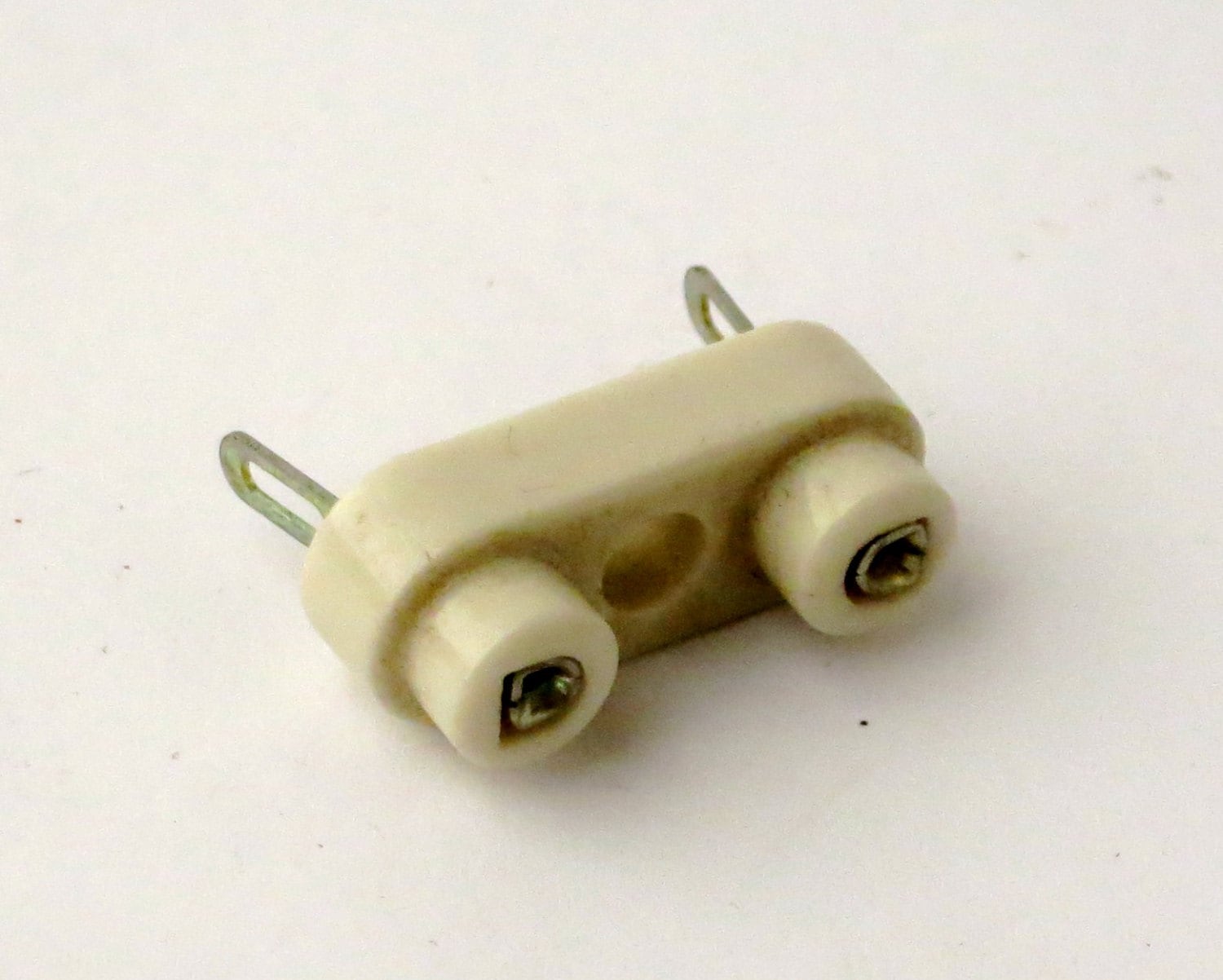 Millen Ceramic Socket for HC6/U Crystals - New Old Stock - Made in ...