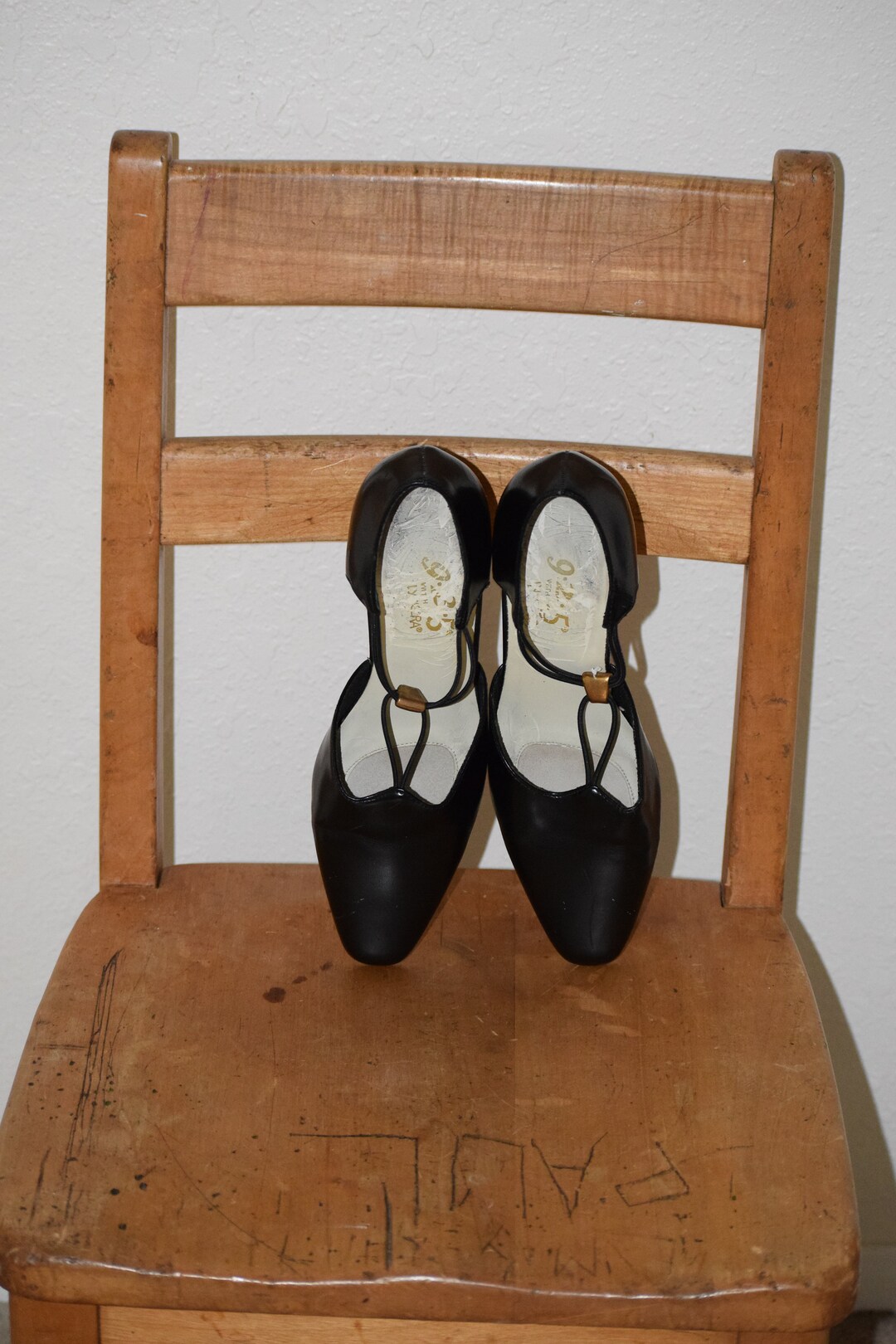 Black Leather the PM Collection 9.2.5. T Strap / Keyhole Shoes With ...