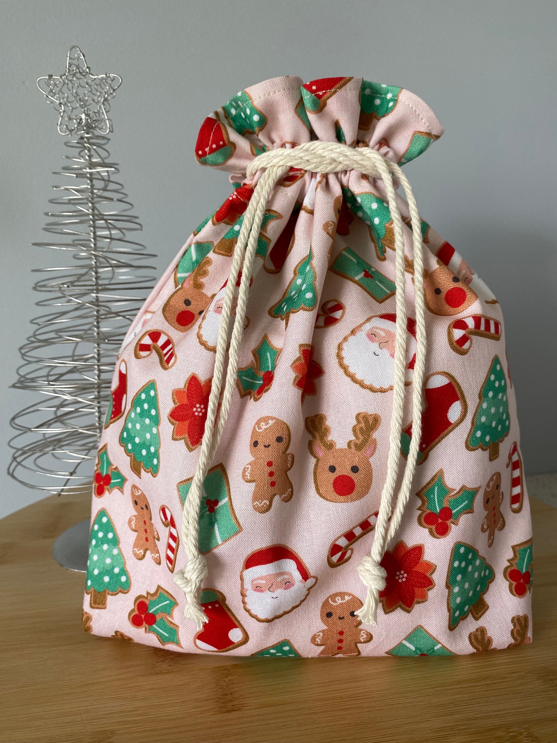 Christmas Fabric Gift Bags Drawstring Bags Reusable Gift Wrap Santa ...