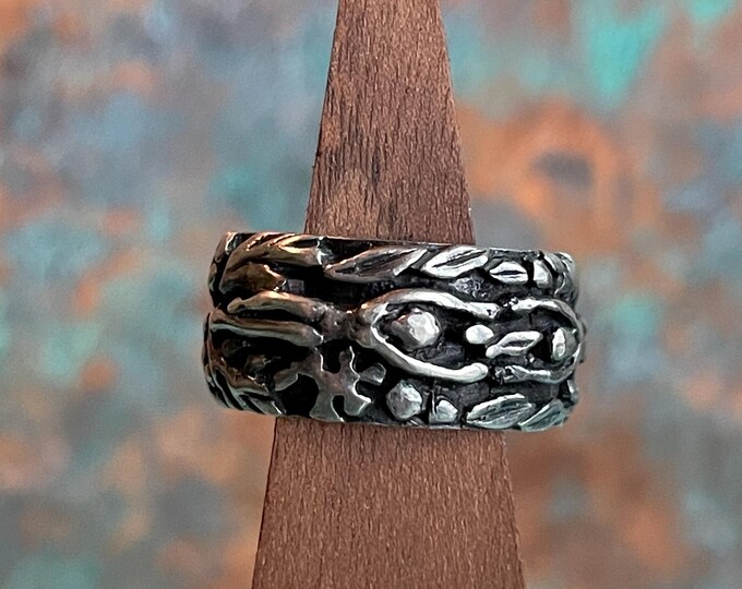 Sterling Silver Two Human Figures Laying in Leaves Eternity Ring Size 7 ...
