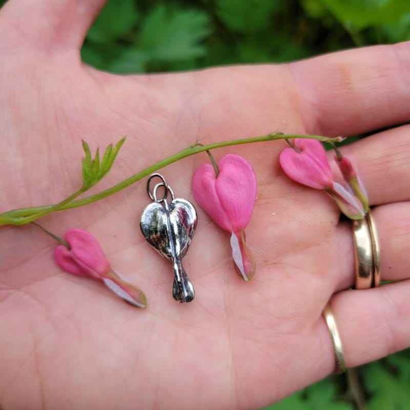 Bleeding Heart Necklace - Etsy