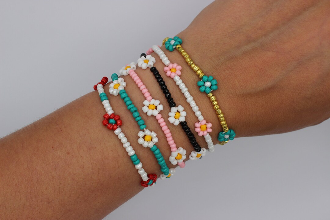 ONE Small Seed Bead Daisy Flower Spring Summer Bracelet - Etsy