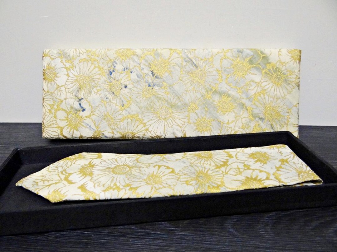 Corbata de seda vintage en una caja de lujo de los años 70, corbata ...