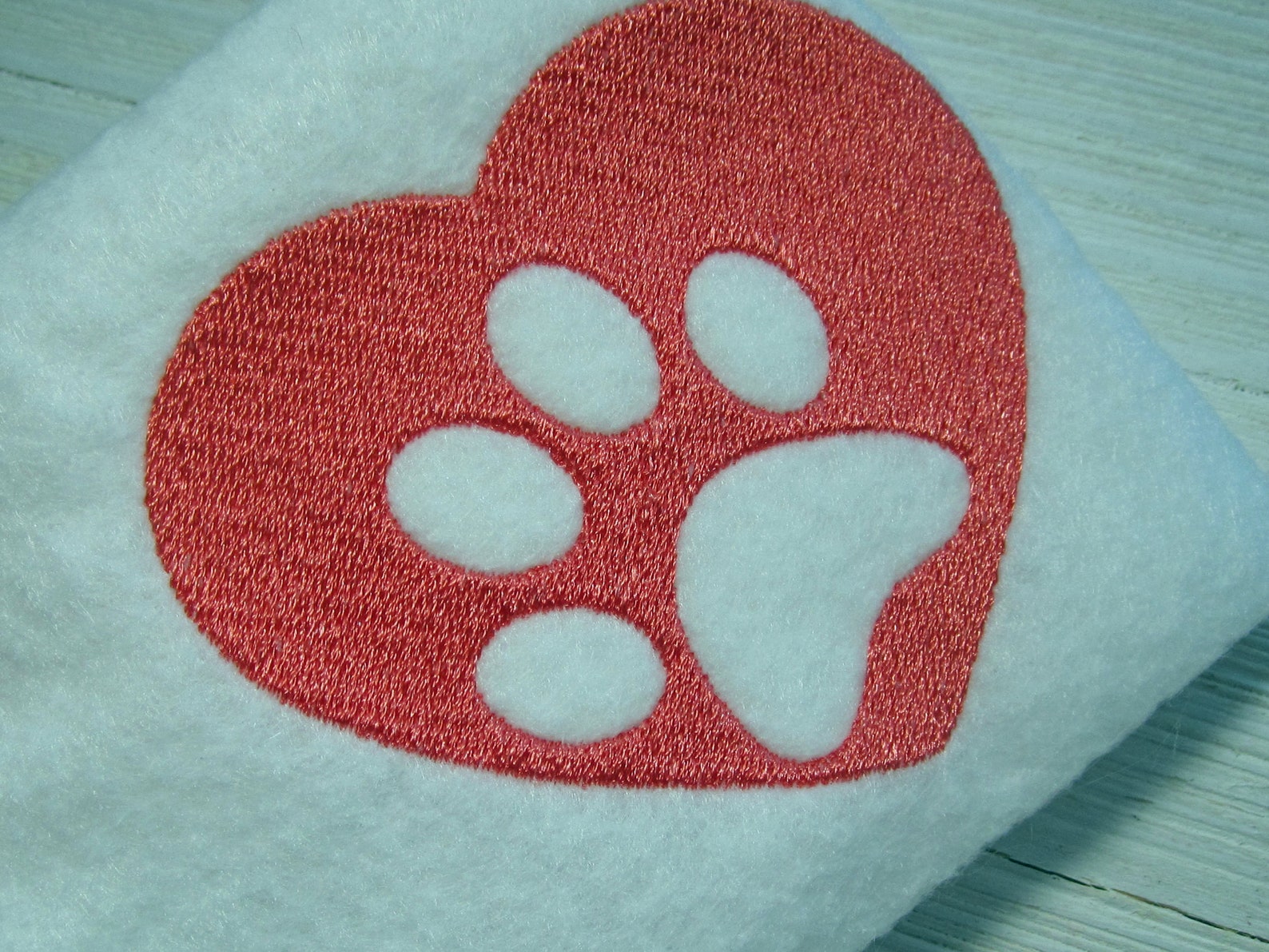 Paw Print Heart, Embossed Machine Embroidery , 5 Sizes, Filled Stitch ...