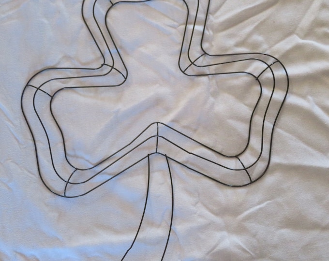 Wire Shamrock Wreath Base Form, Appx 16 Inches by 18 Inches,dark Green ...