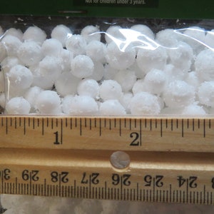 Styrofoam Snow Pebbles and Powder Snow Mix,0.25-0.5 Inch Diameters,25 ...