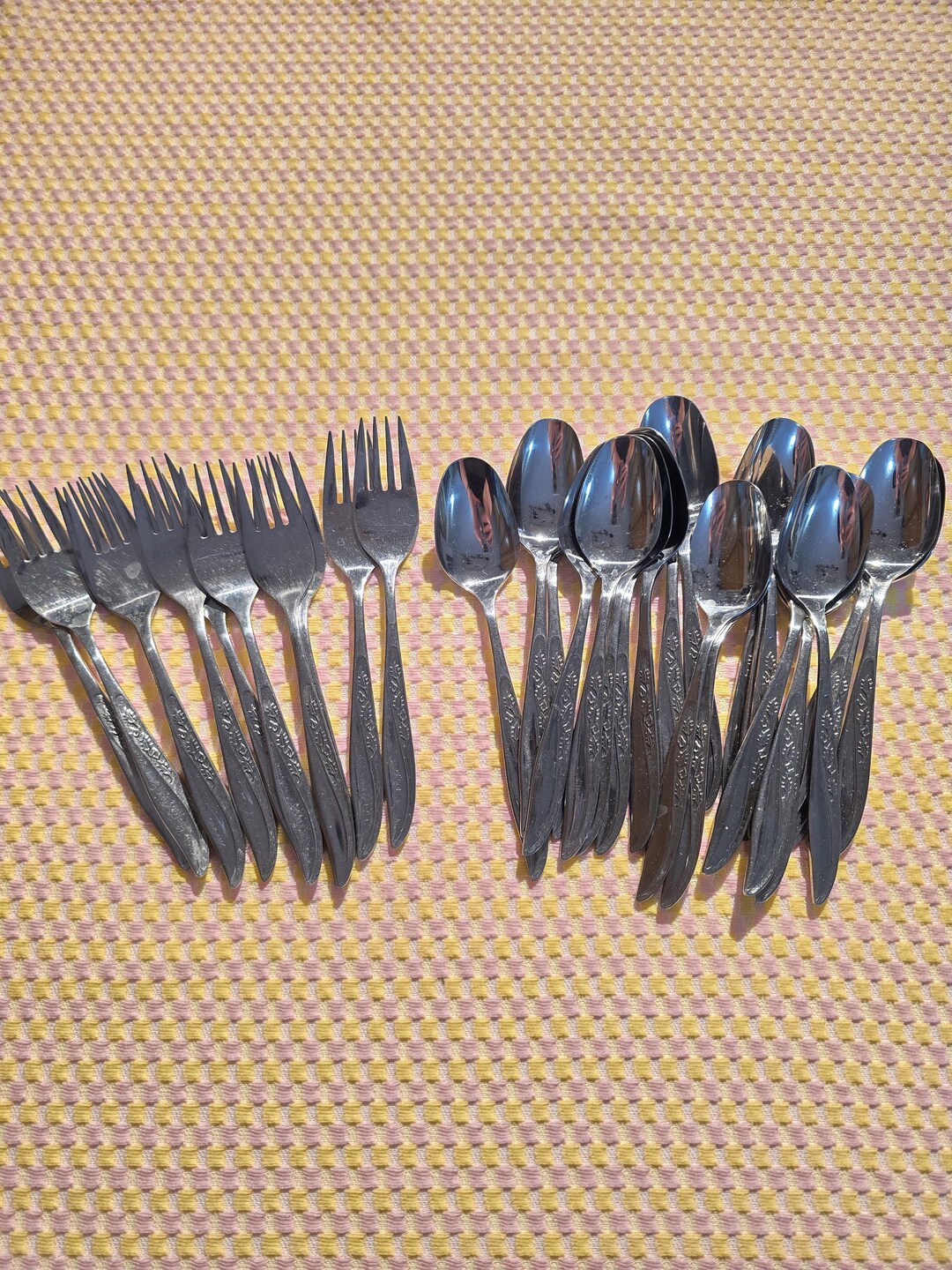 Lifetime Cutlury Stainless Taiwan Floral Pattern Flatware Set Flower ...