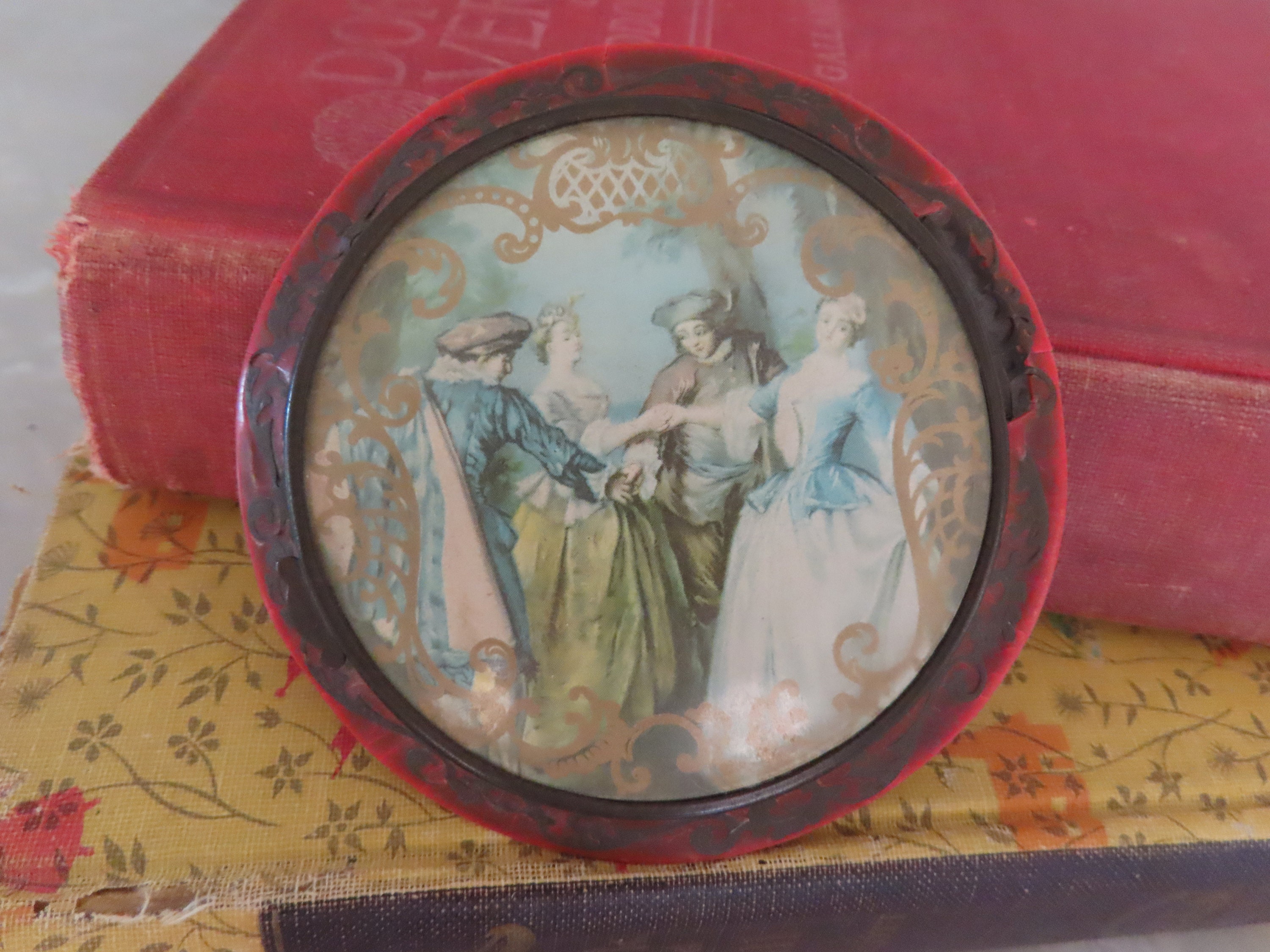 A Vintage Antique Red Composite Plastic Makeup Powder Rouge Compact ...
