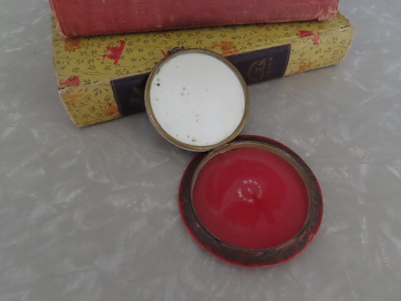 A Vintage Antique Red Composite Plastic Makeup Powder Rouge Compact ...