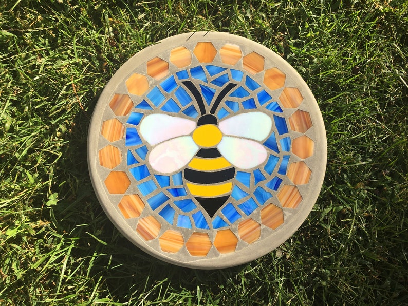 Honeycomb Hive Honey Bee Stepping Stone-14 Inch Round Mosaic - Etsy