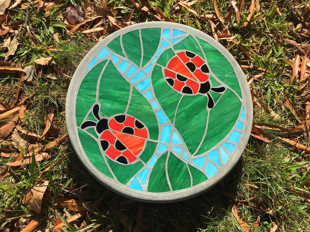 Ladybug Friends Ladybug Mosaic Stepping Stone 14 Inch Round Mosaic Yard ...