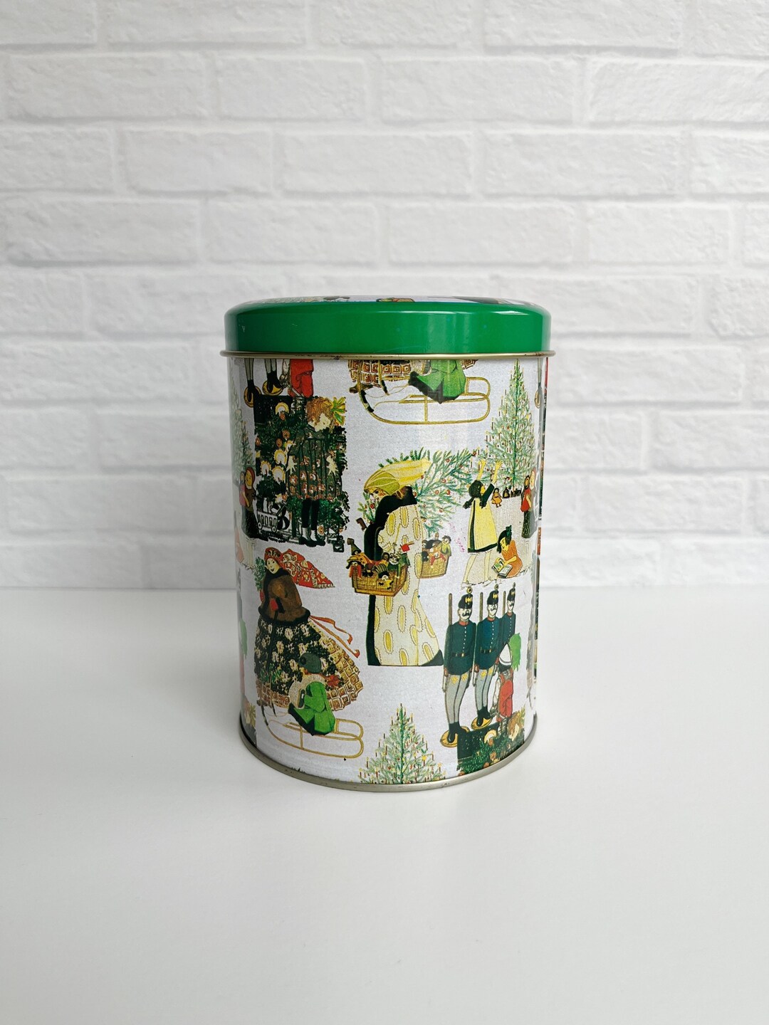 Christmas Tin Made in Taiwan Christmas Scenes Christmas - Etsy