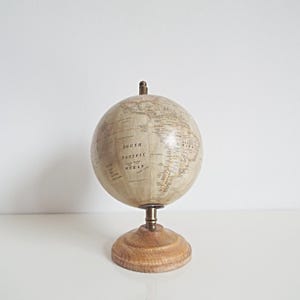 Small World Globe, World Map, Tabletop Globe Metal Axis and Wooden ...