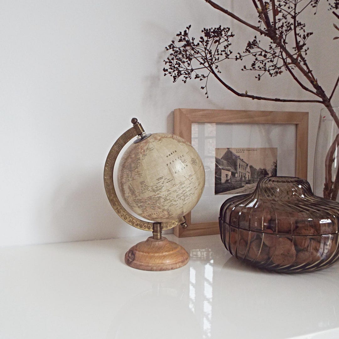 Small World Globe, World Map, Tabletop Globe Metal Axis and Wooden ...