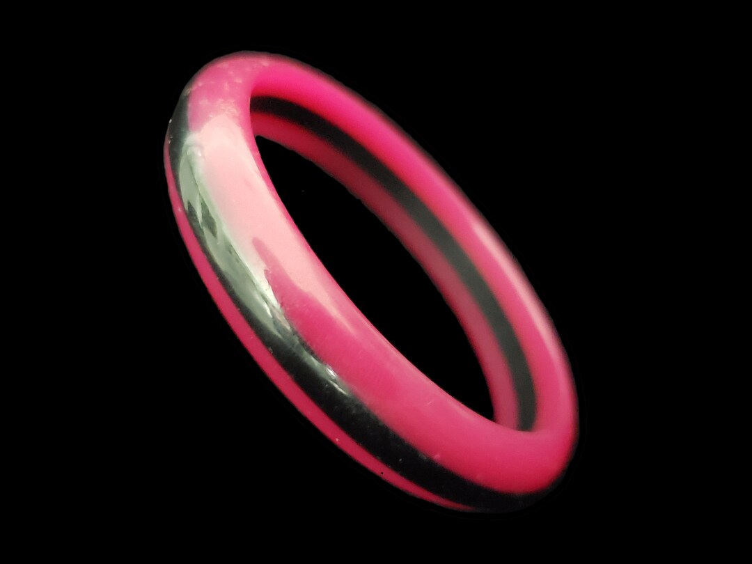 1980s Raspberry and Black Plastic Bangle 80s Vintage Pink and Black ...