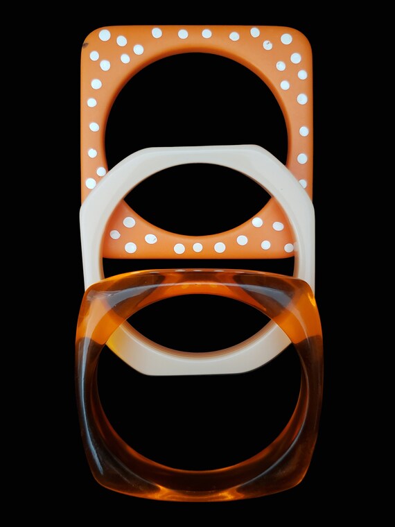 1980s Orange and White Sliced and Square Bangle Stack… - Gem