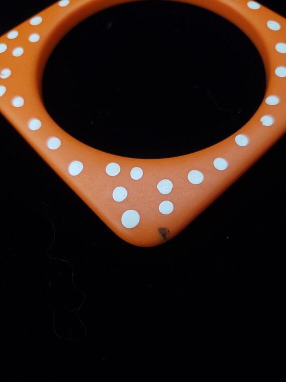 1980s Orange and White Sliced and Square Bangle Stack… - Gem