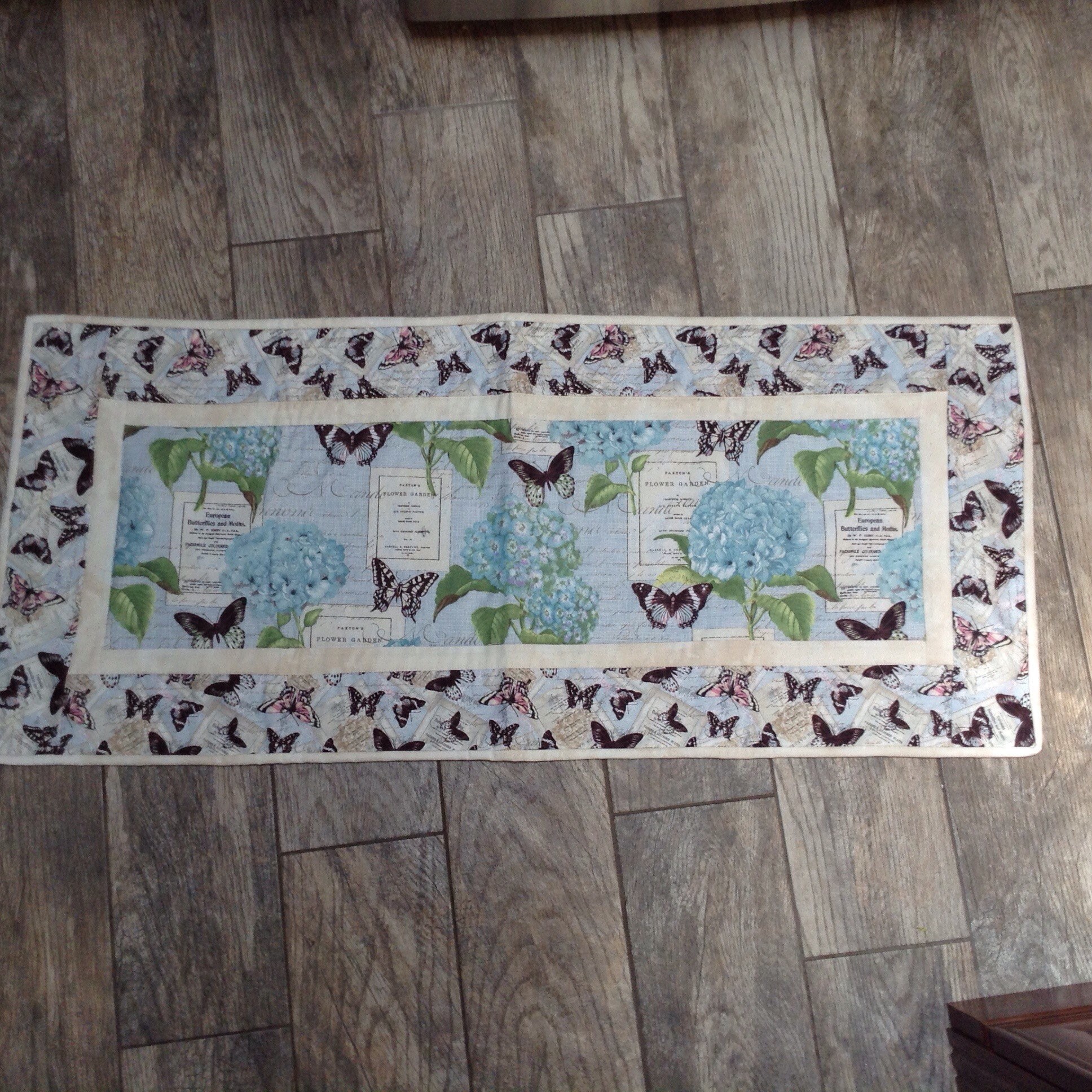 Hydrangea Table Runner - Etsy