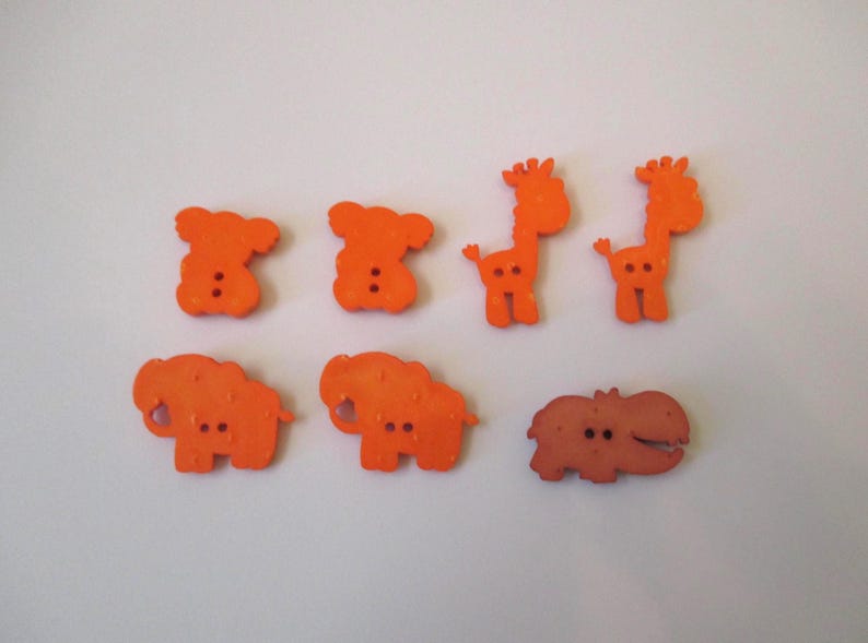 7 Vintage Animal Buttons, Plastic 2 Hole Buttons, Elephants, Giraffes ...