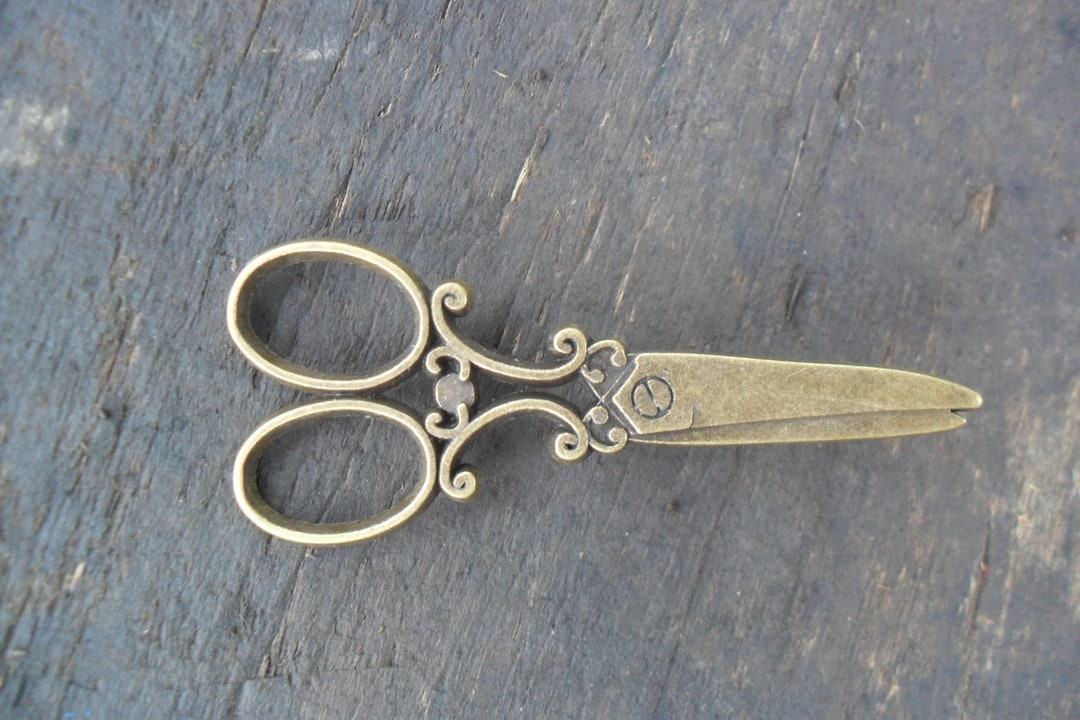 Small Scissors Brooch: Antique Bronze Metal Pin, Gift for Crafters - Etsy