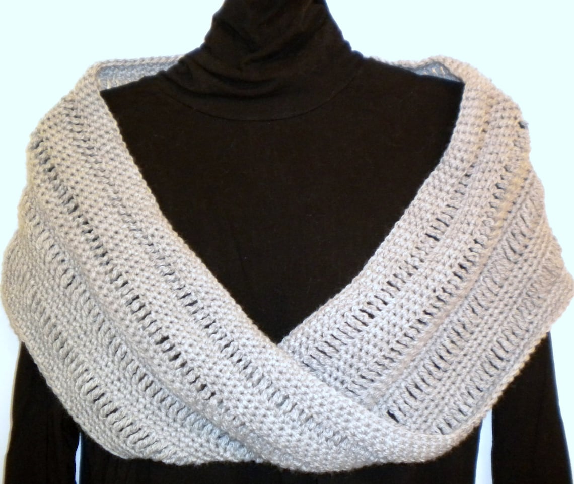 Crochet Infinity Scarf PATTERN Mobius Twist / Crochet Mobius Scarf ...