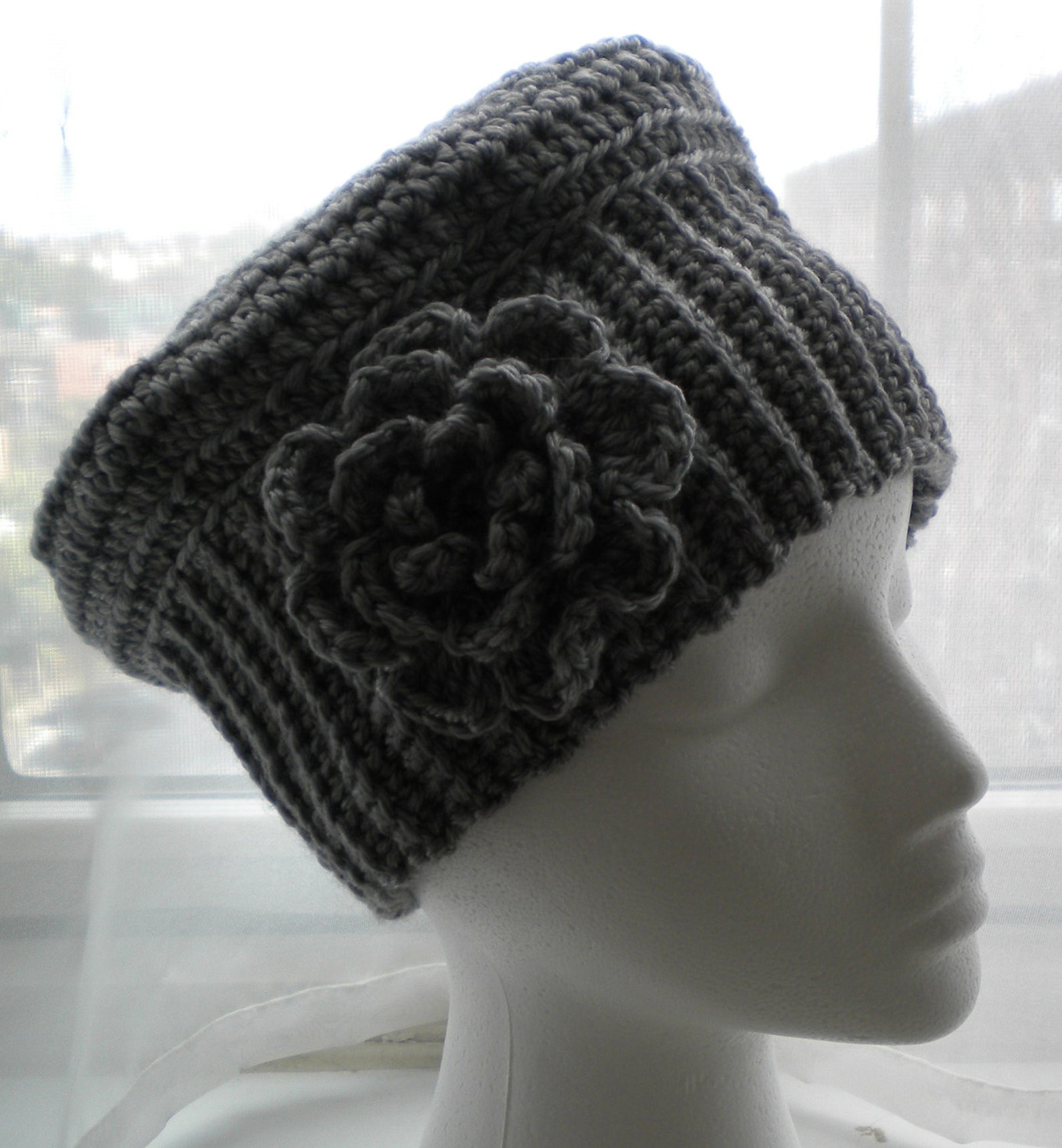 Crochet Cloche Hat PATTERN With Flower / Crochet Cloche With Flower ...