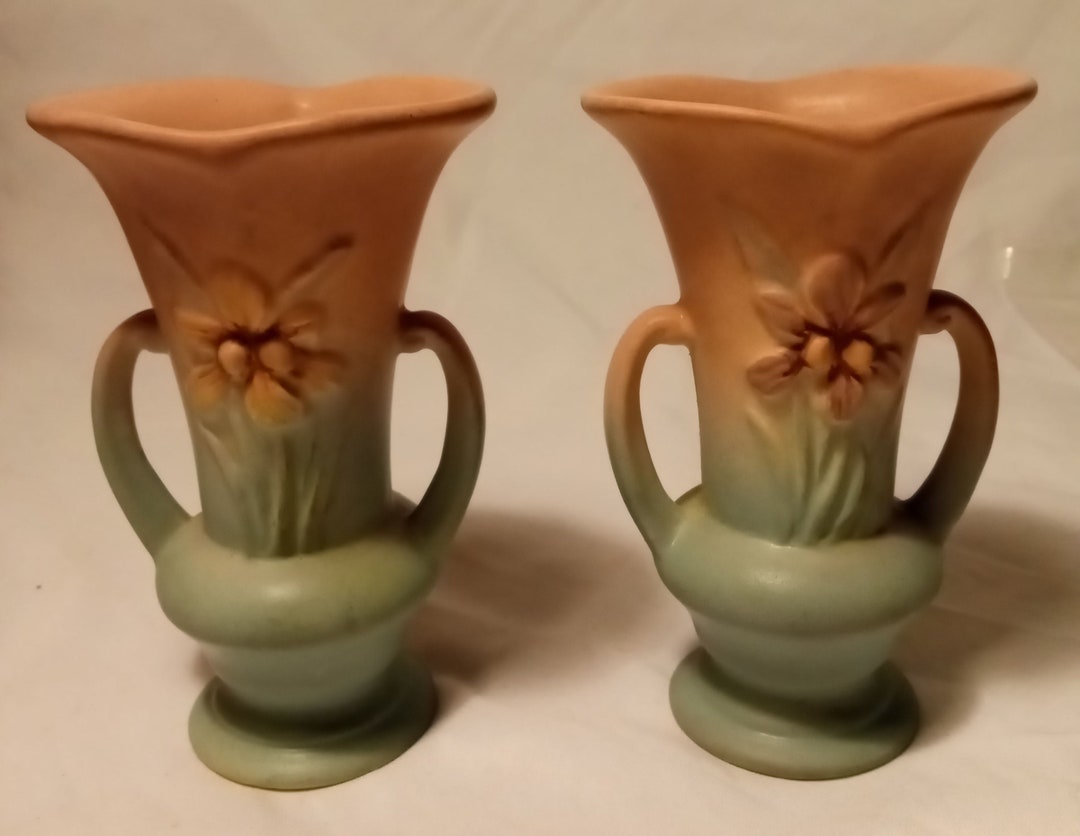 2 Hull 402-4 Iris Vases - Etsy