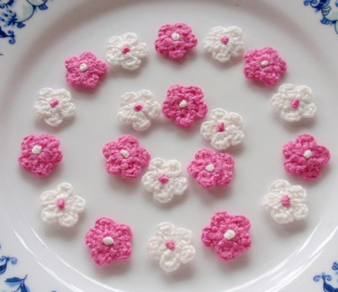 20 Mini Crochet Flowers in Hot Pink, White YH-222-02 - Etsy