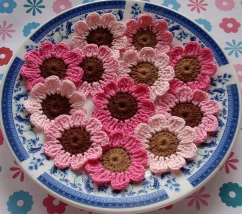 12 Crochet Flowers in Lt Pink, Pink , Bubble Gum Pink, Lt Brown, Brown ...