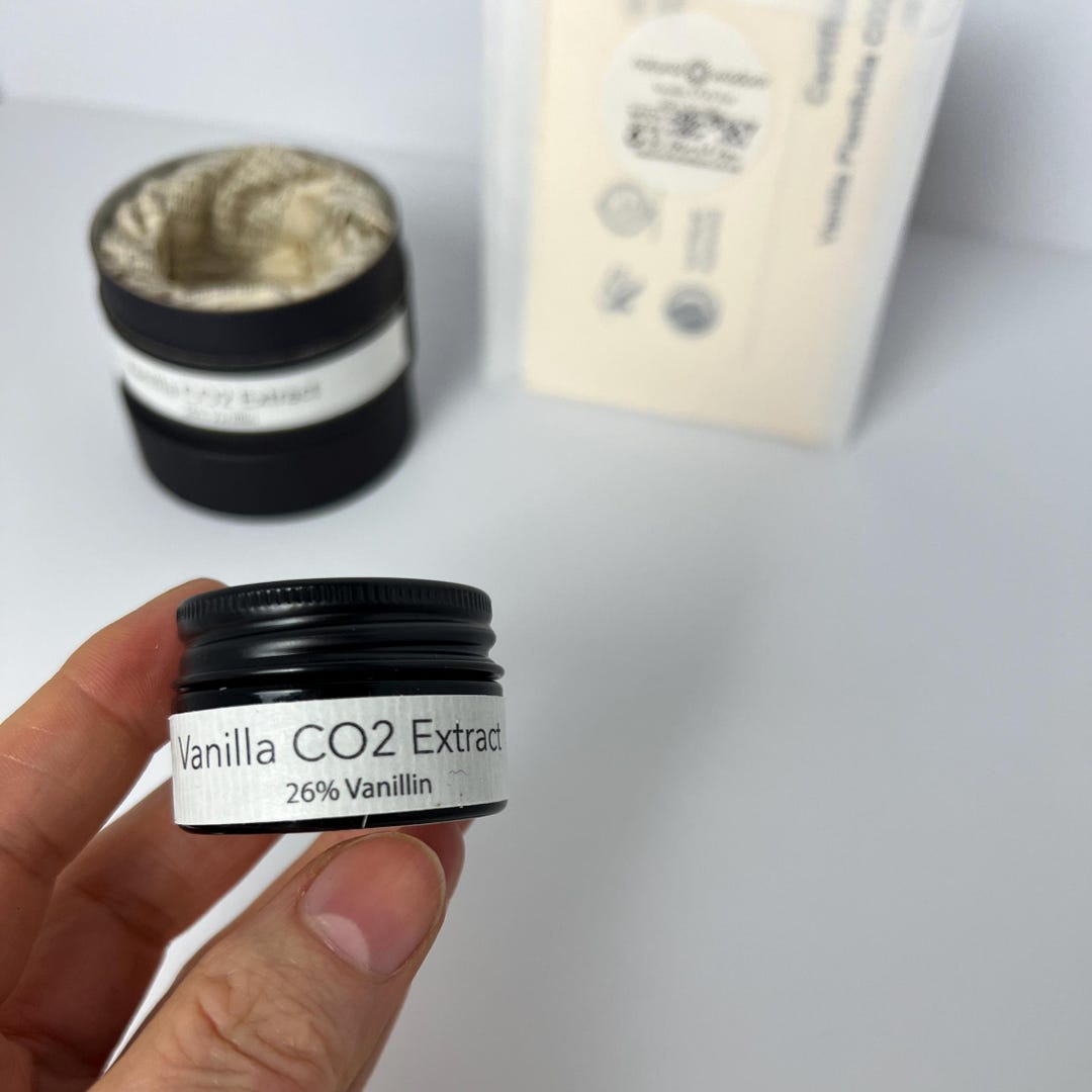 Organic Vanilla CO2 Extract 26% Vanillin. Bourbon Vanilla Planifolia ...