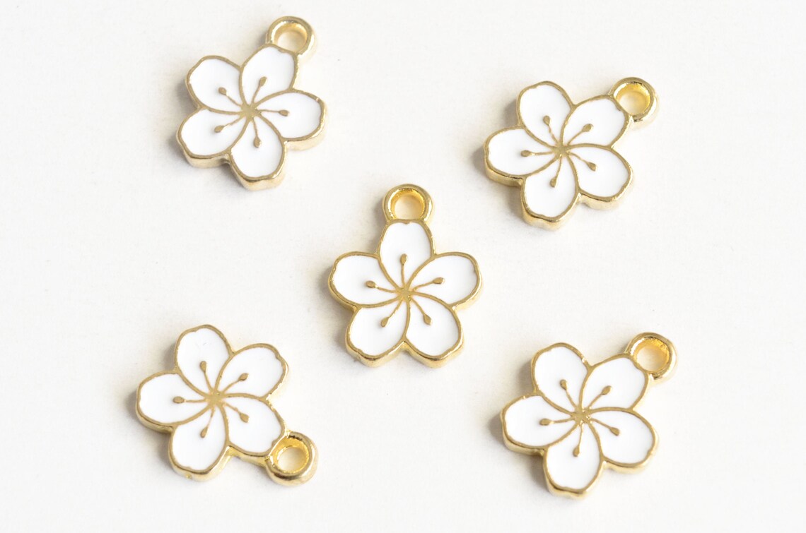 White Flower Charms, Gold Toned White Enamel, 14mm X 12mm - 4 Pieces ...