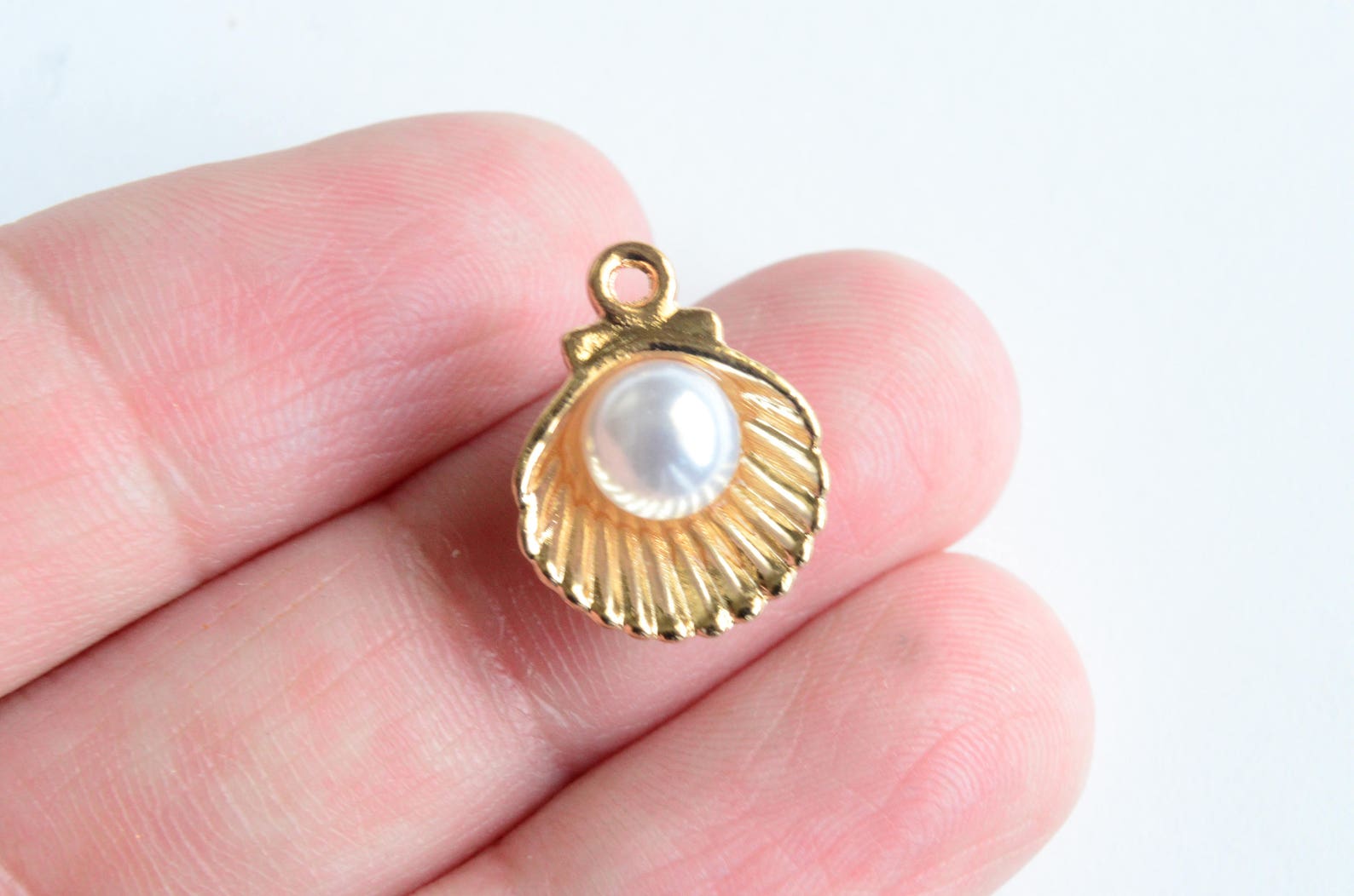 Gold Seashell Charms, 3D Oyster Charm, Faux Pearl - 5 Pieces 15mm (347 ...