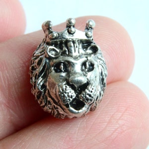 Lion Head Bead With Crown, Antique Silver Toned, 14mm X 11mm - 4 Pieces ...