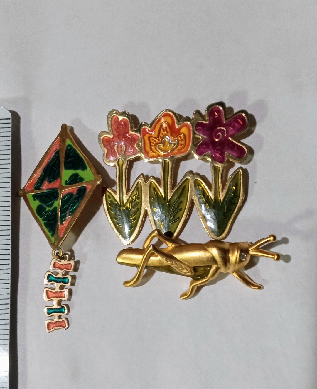 Spring Summer Lot Vintage Enamel Pin Garden Lot 2 Signed Two Hands Kite ...