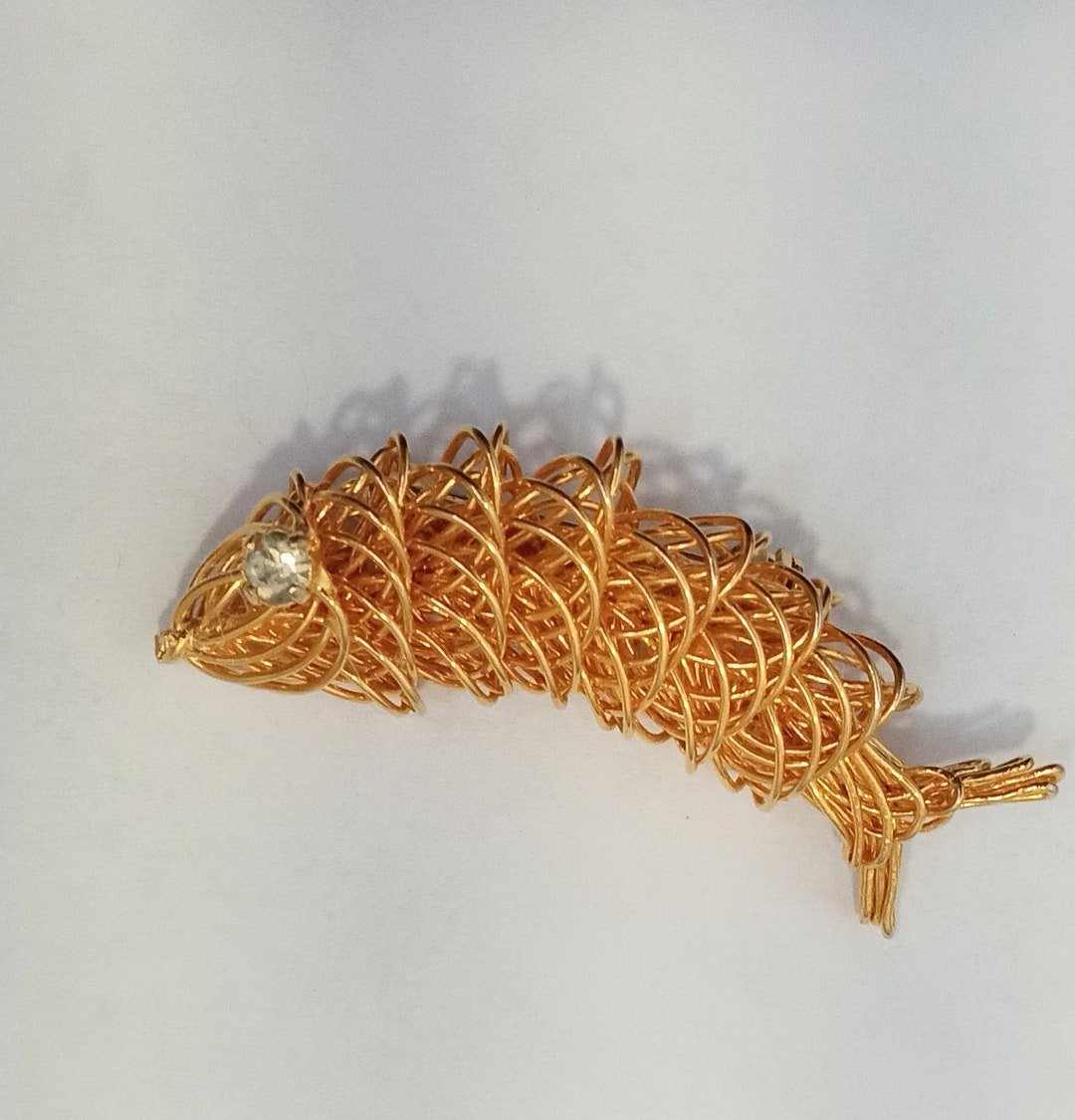 Spaghetti Wire Gold Tone Fish Pin Rhinestone Eye Vintage Modernist ...