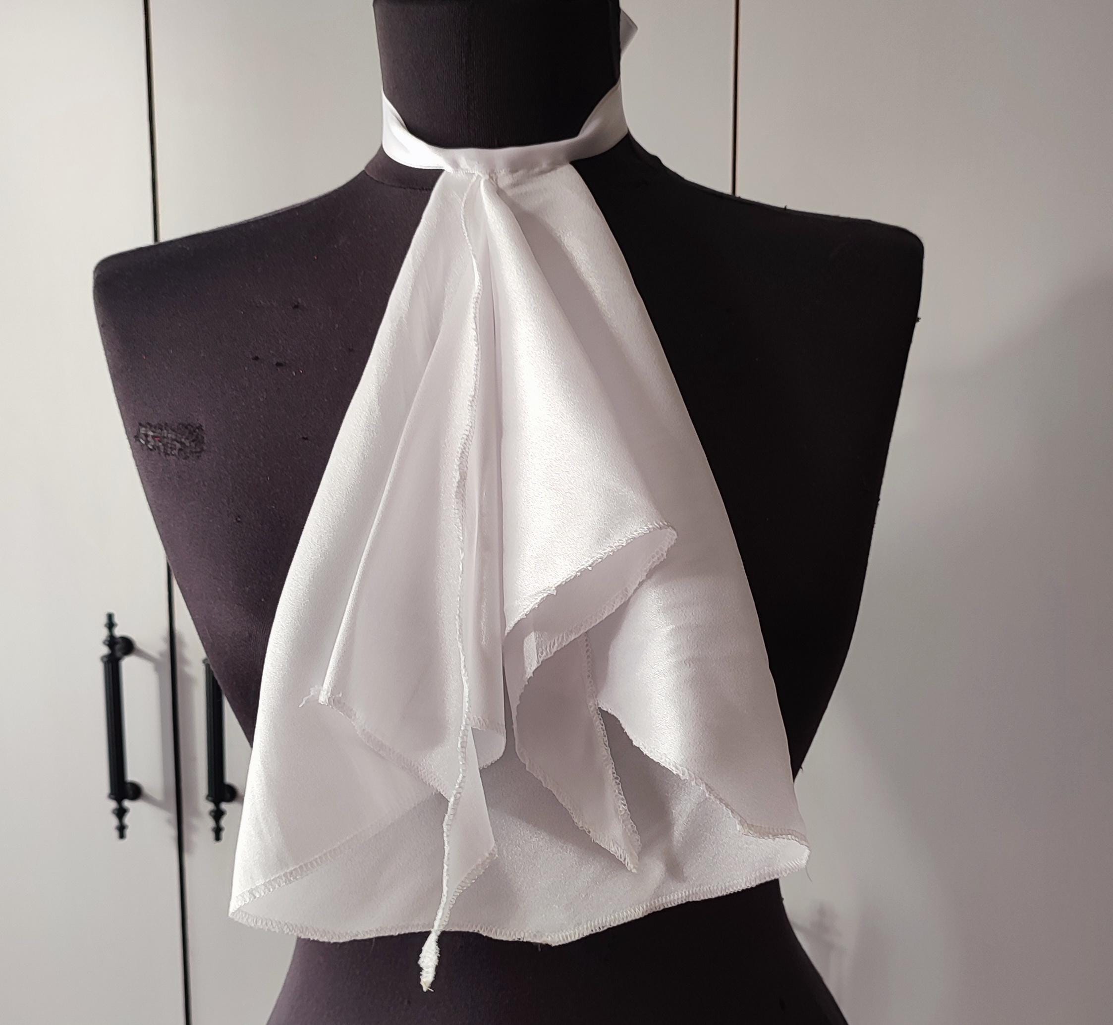 White Jabot Ruffle Collar, Ruffle Neck Pice Medieval Costume Accessory ...