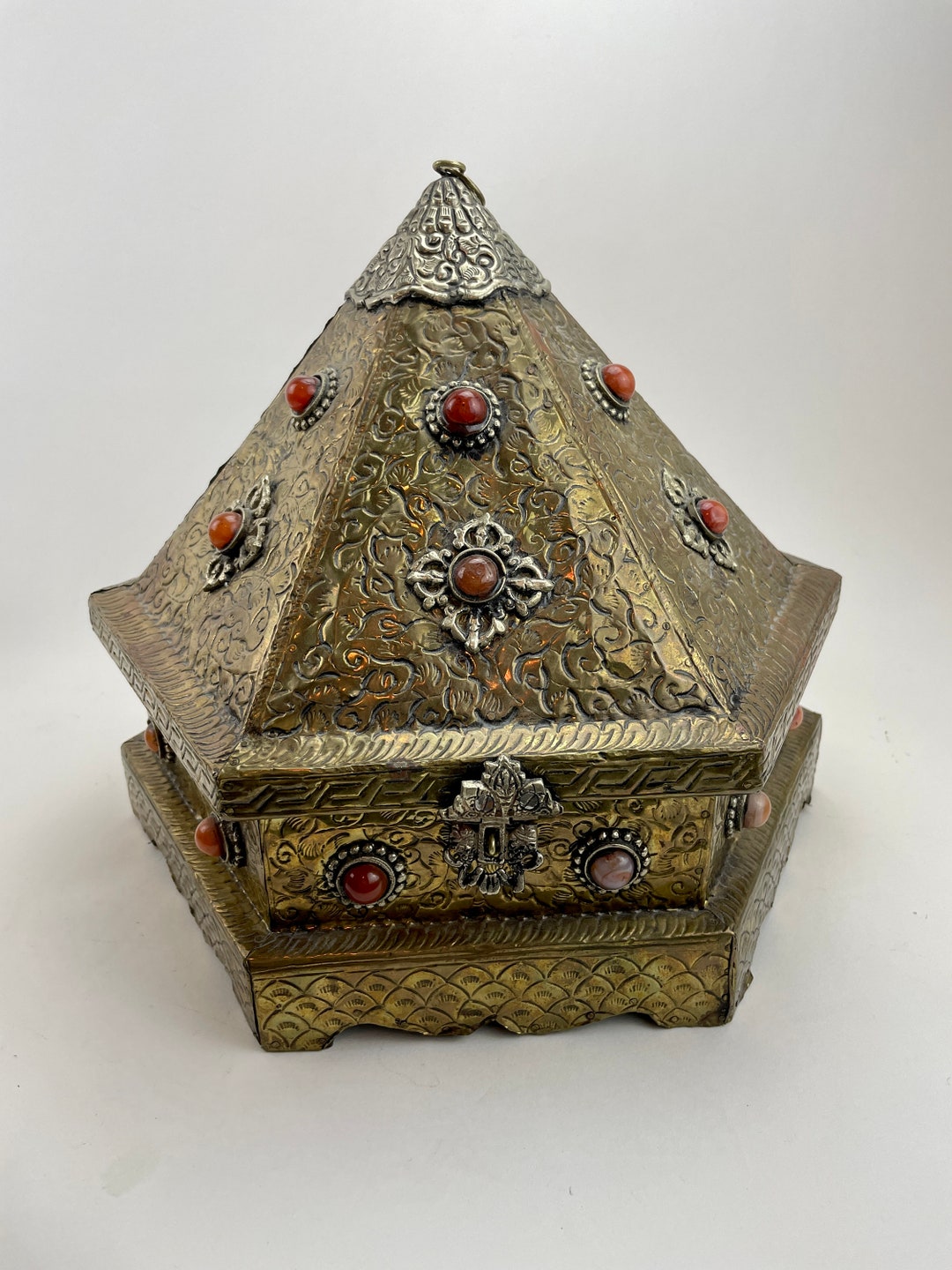 R 1980's Indian Hexagonal Pyramid Shaped Jewelry Box. Embellished With ...
