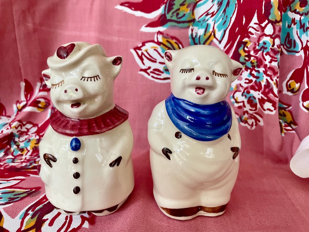 Shawnee Vintage Smiley Pig Shakers, 5H X 3W at Base in Very Good ...