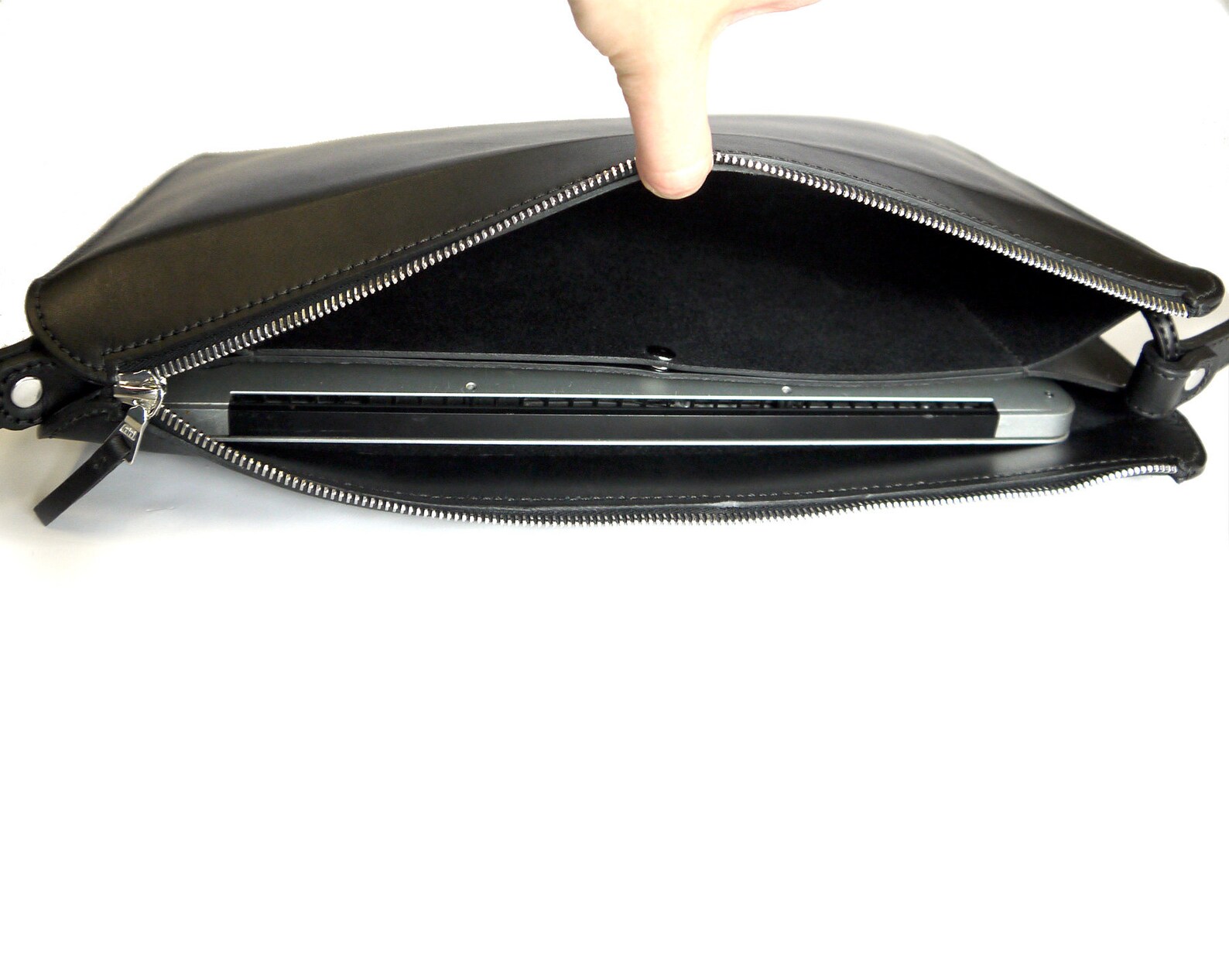 Womens Minimal Laptop Bag / Shoulder Bag Vegetable Tanned - Etsy