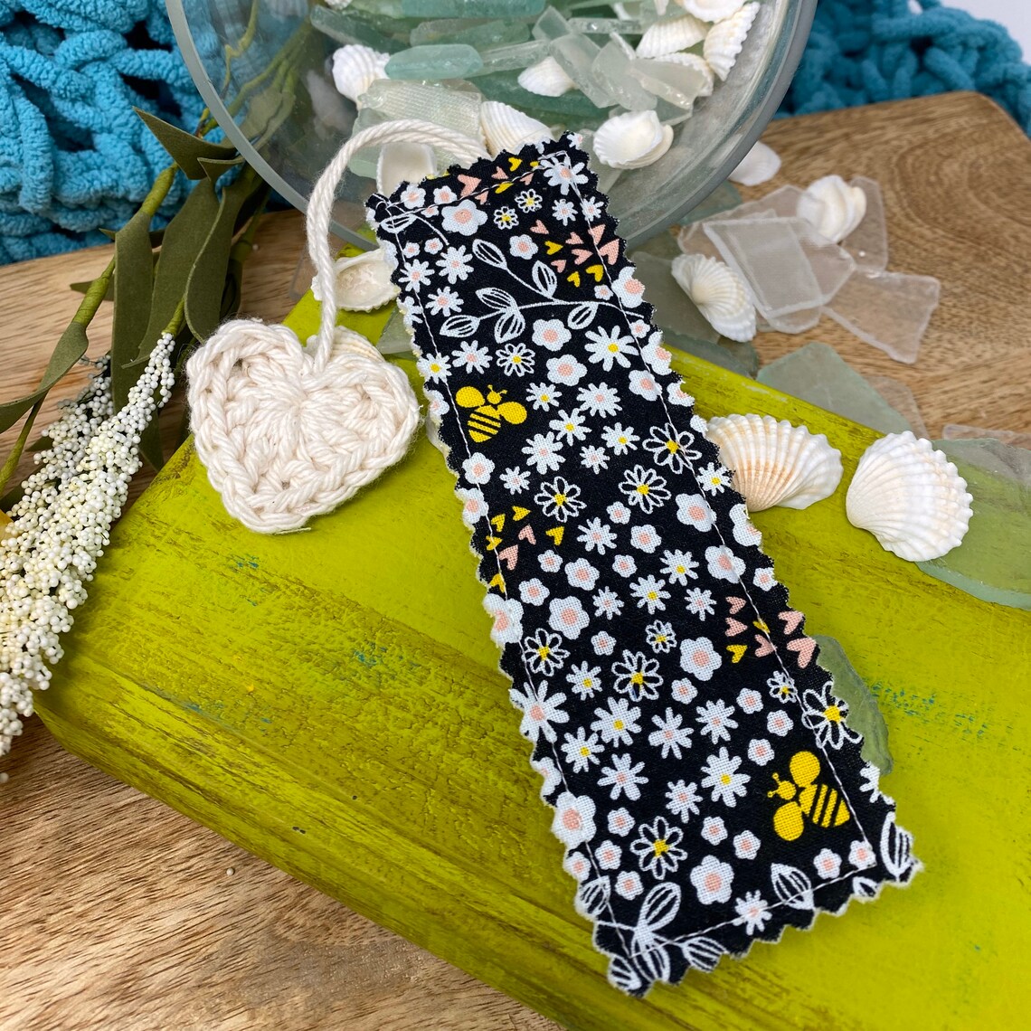 Bees and Flowers Bookmark Fabric Bookmark Bee Bookmark - Etsy Canada