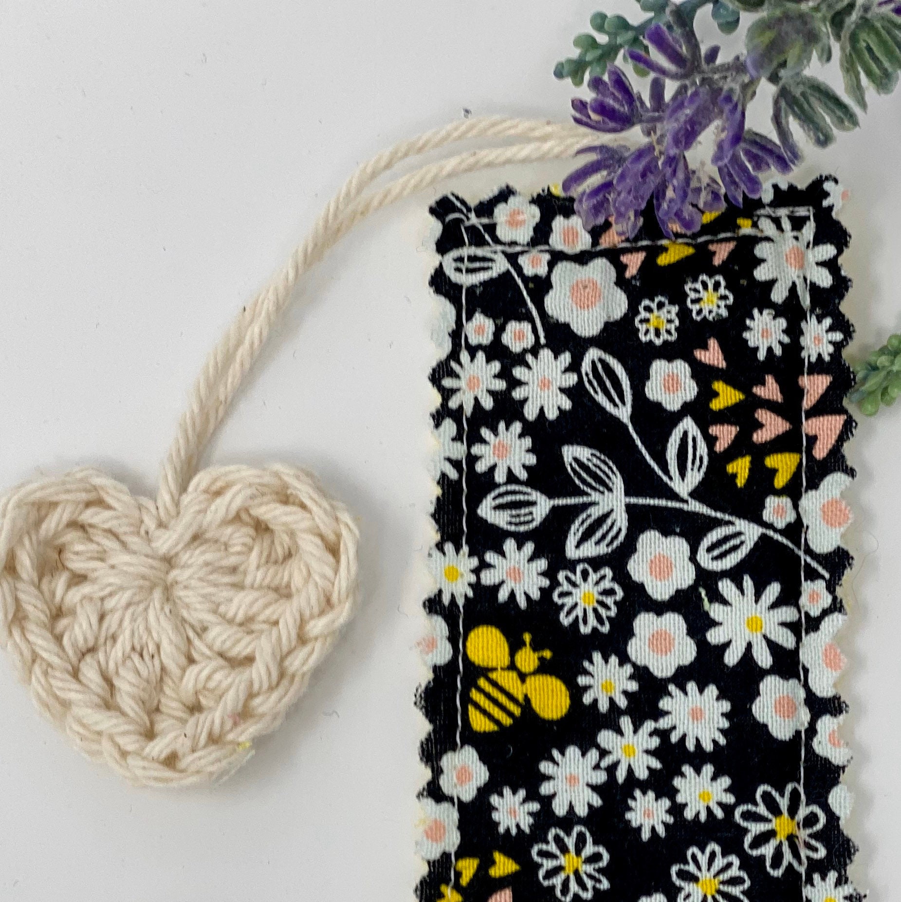 Bees and Flowers Bookmark Fabric Bookmark Bee Bookmark - Etsy Canada