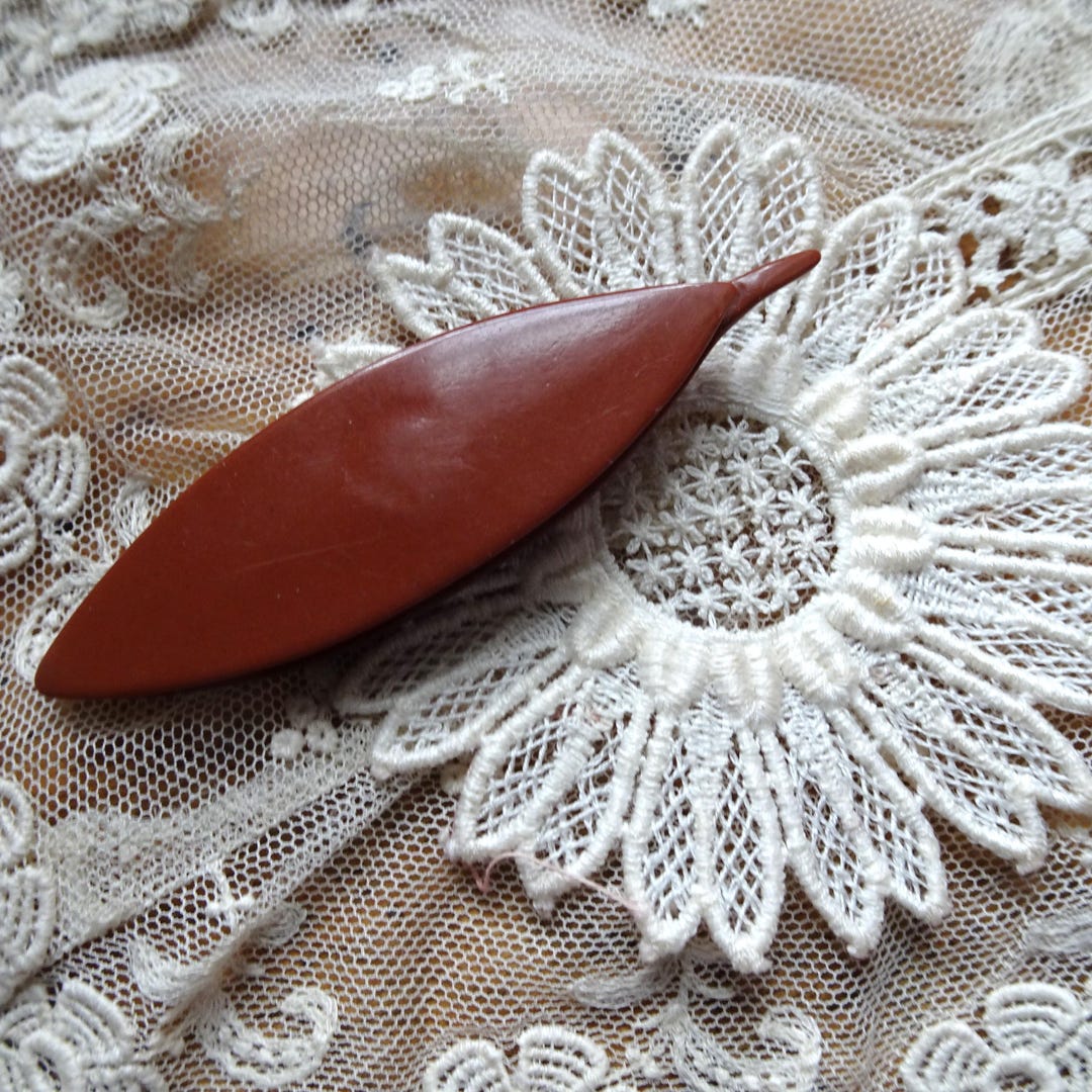 LOVELY Vintage Tatting Shuttle, Beautiful Cinnamon Brown Color ...