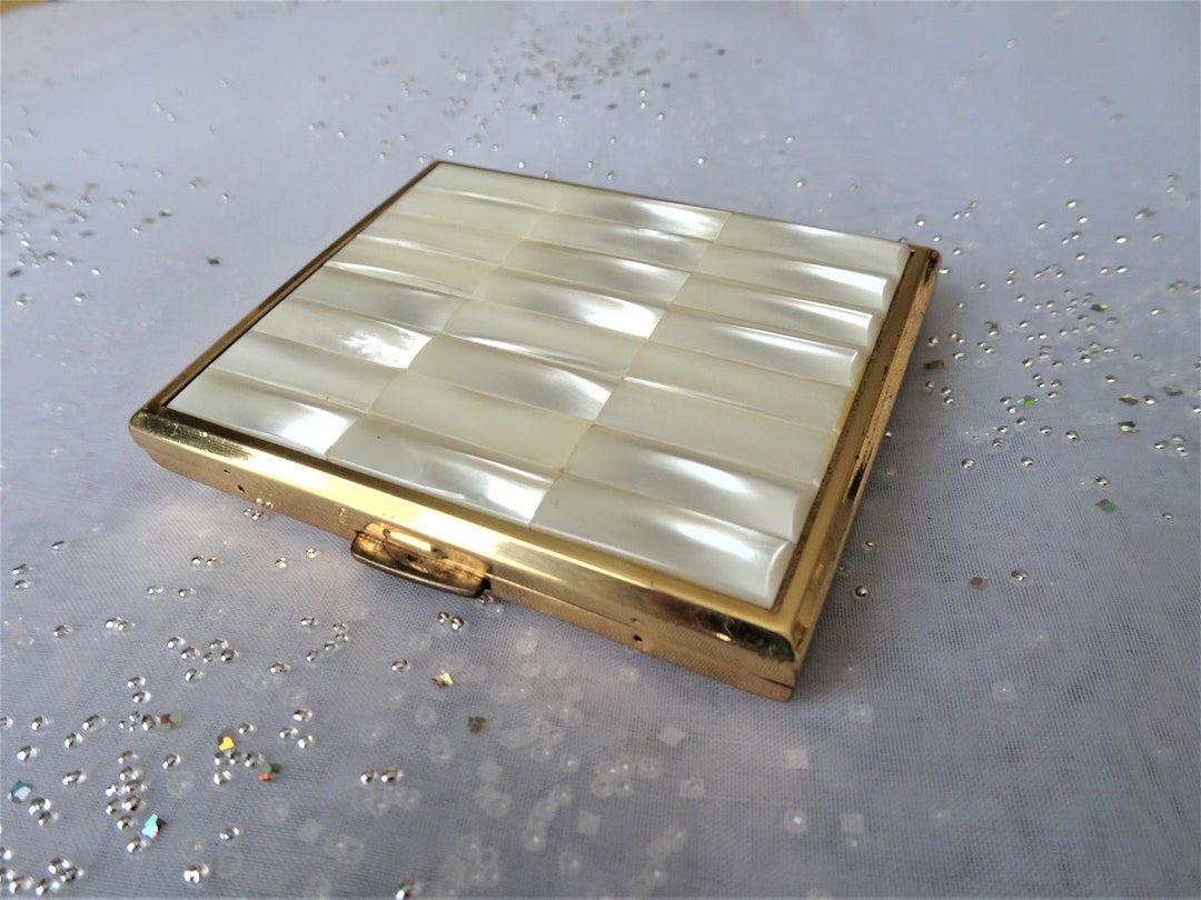 GORGEOUS Vintage Mother of Pearl Purse Compact, Elegant Design, Vintage ...
