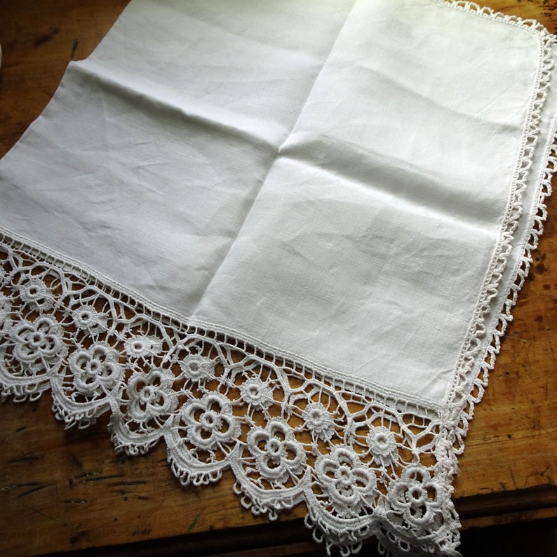 BEAUTIFUL Antique Linen and Lace Textile, Wide Lace,perfect to Use as A ...