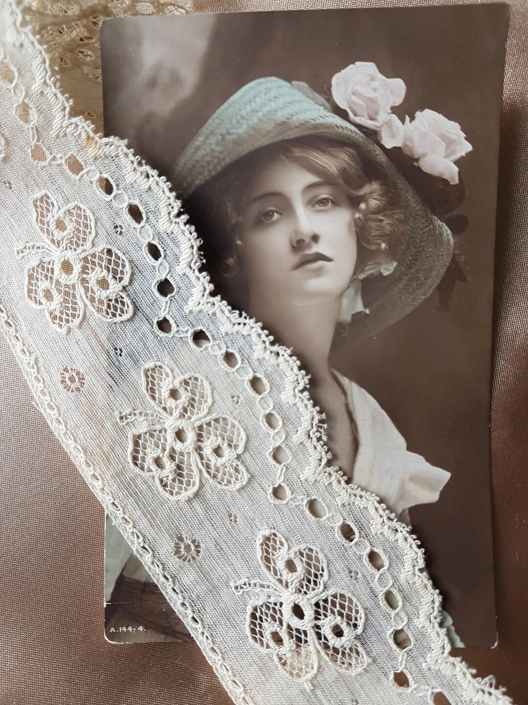 BEAUTIFUL Antique Lace Trim,intricate 3 Leaf Clover Like Pattern, for ...