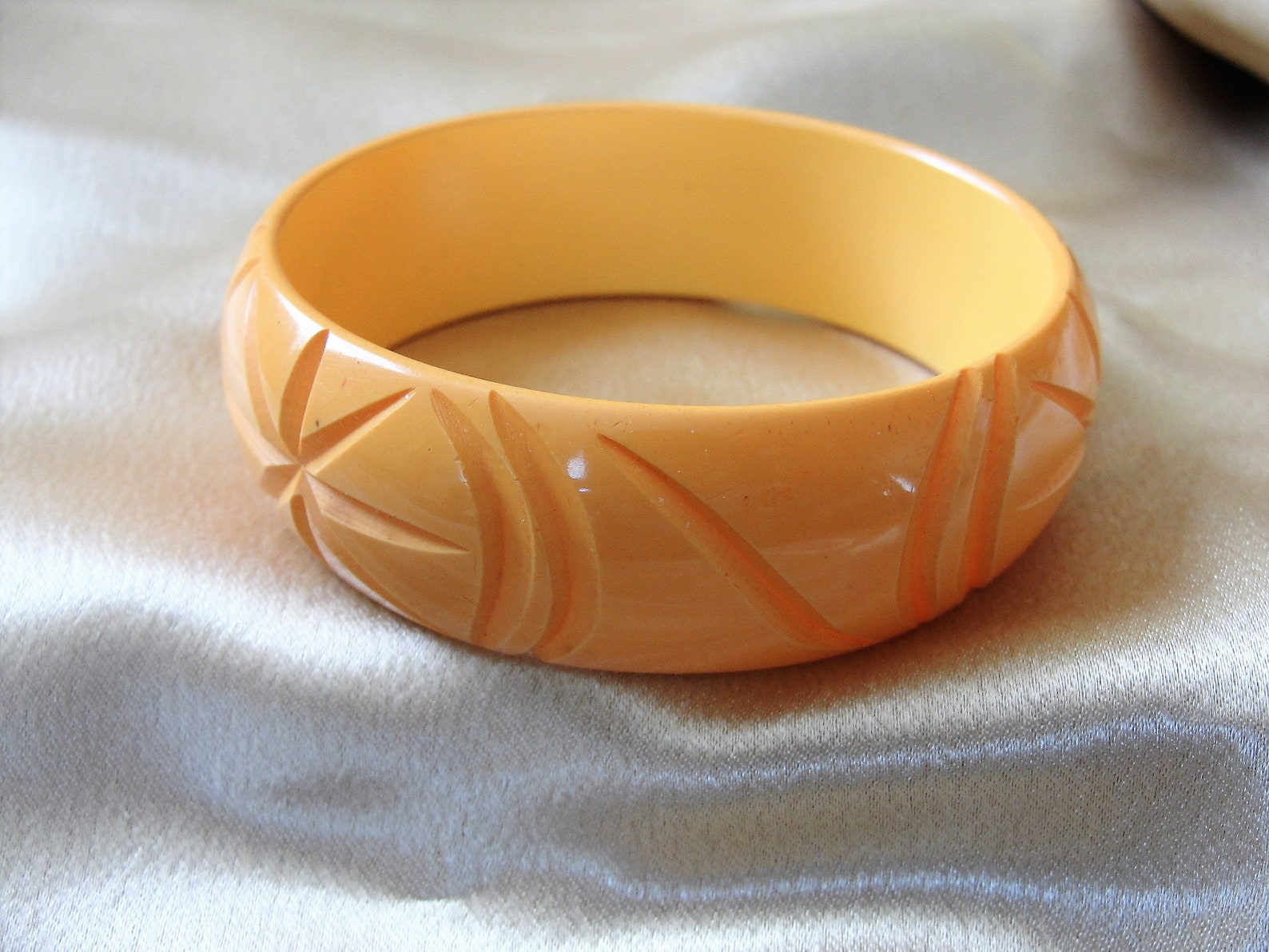 GORGEOUS Art Deco Deeply Carved Bakelite Bracelet,butterscotch Yellow ...