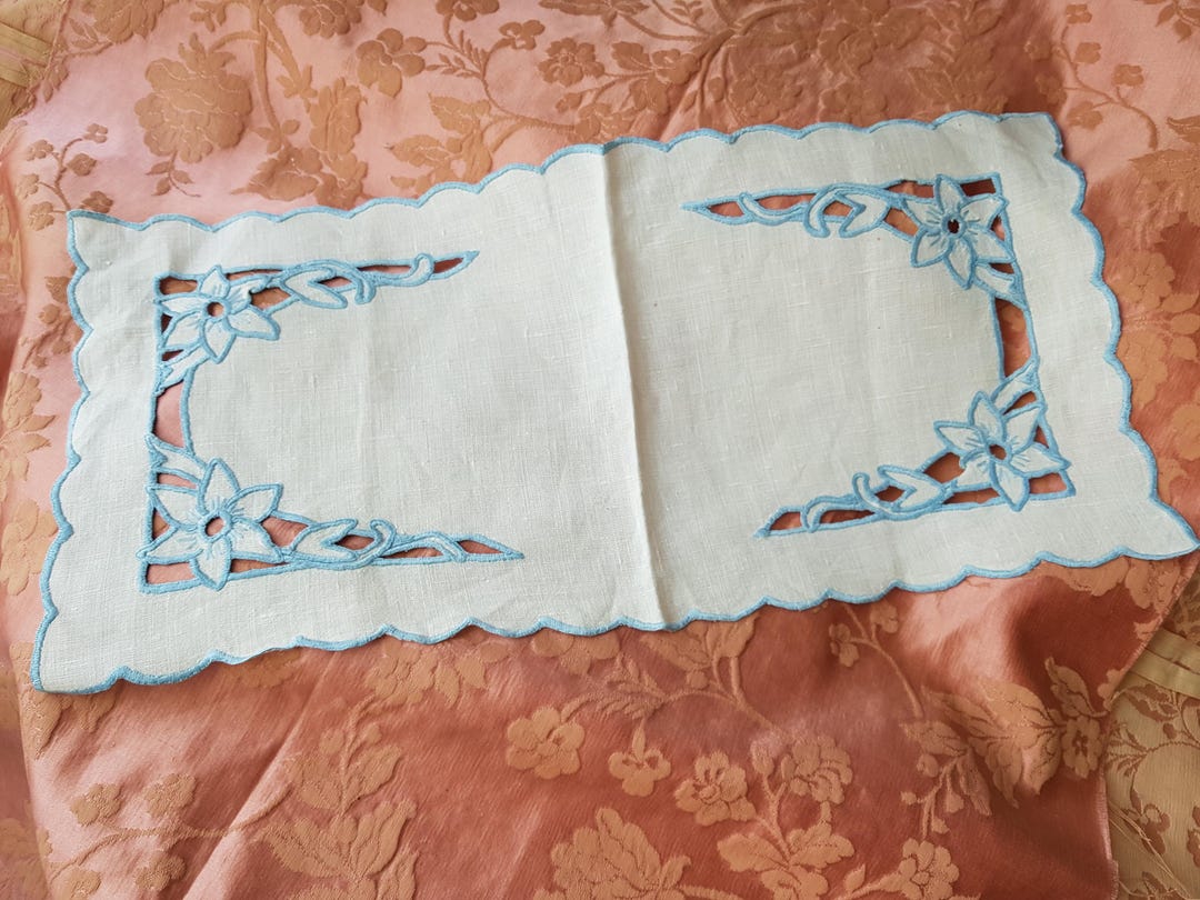 LOVELY Vintage MADEIRA Linen Centerpiece, Beautiful Cutwork Corners ...