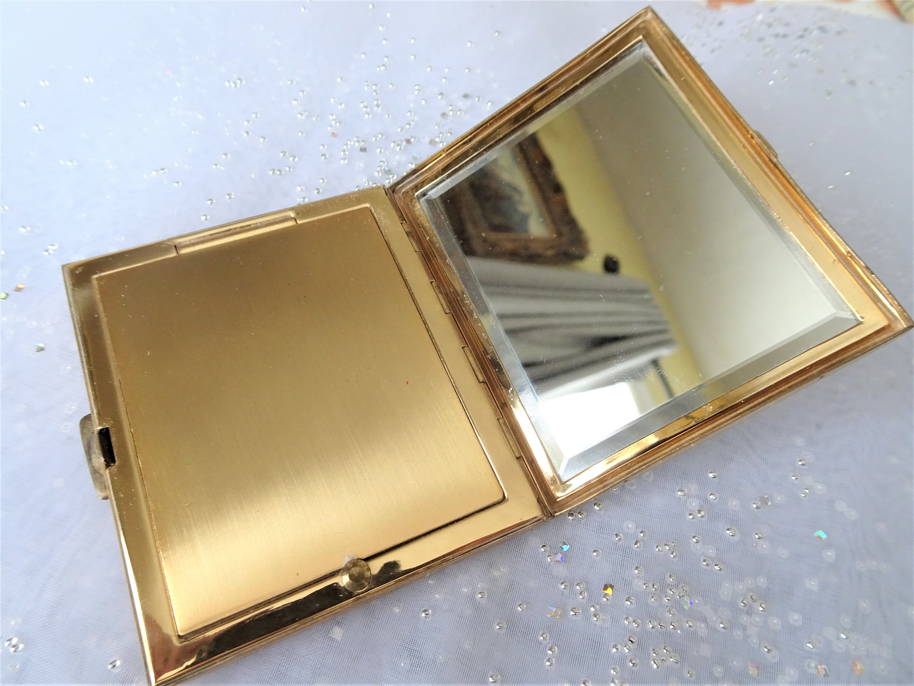 GORGEOUS Vintage Mother of Pearl Purse Compact, Elegant Design, Vintage ...